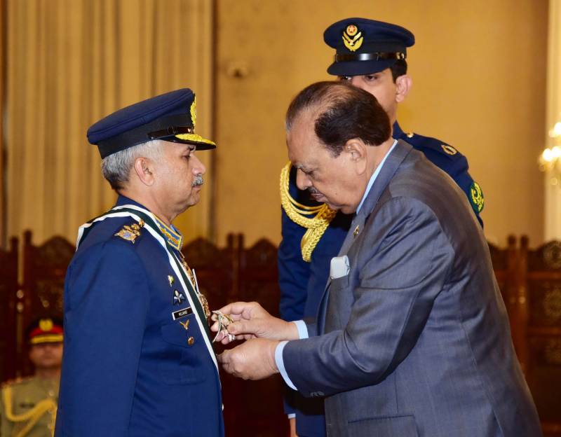President grants military awards - DNA News Agency
